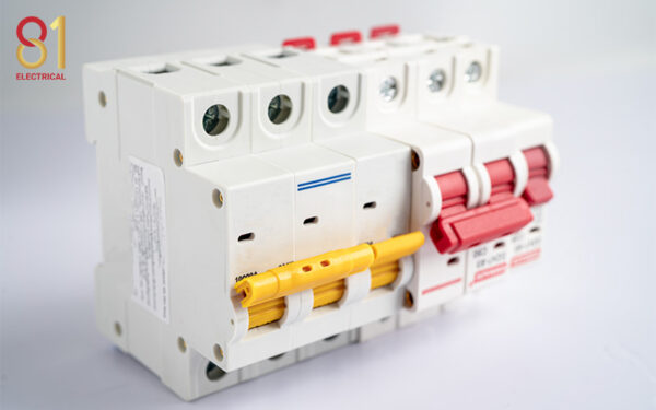 Key Differences Between an Isolator and Circuit Breaker